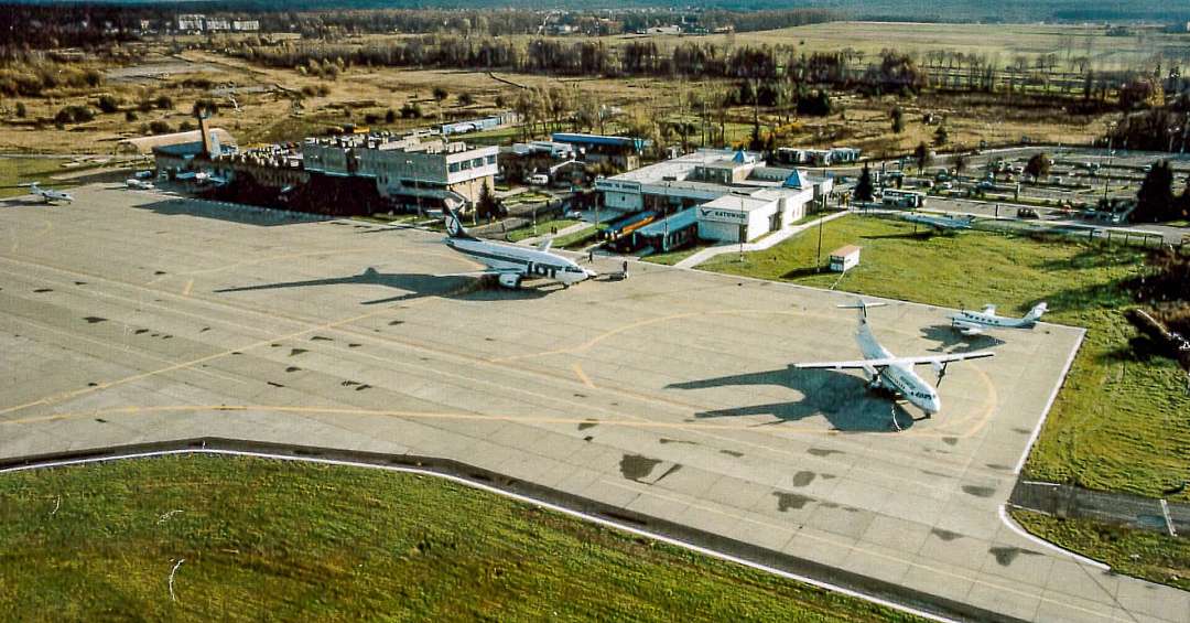 Pyrzowice. Ciasny terminal, niewielki parking i 29 tysięcy pasażerów w ...