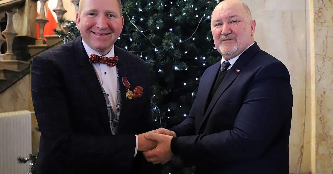 Remigiusz Rączka odznaczony przez Andrzeja Dudę za upowszechnianie ...