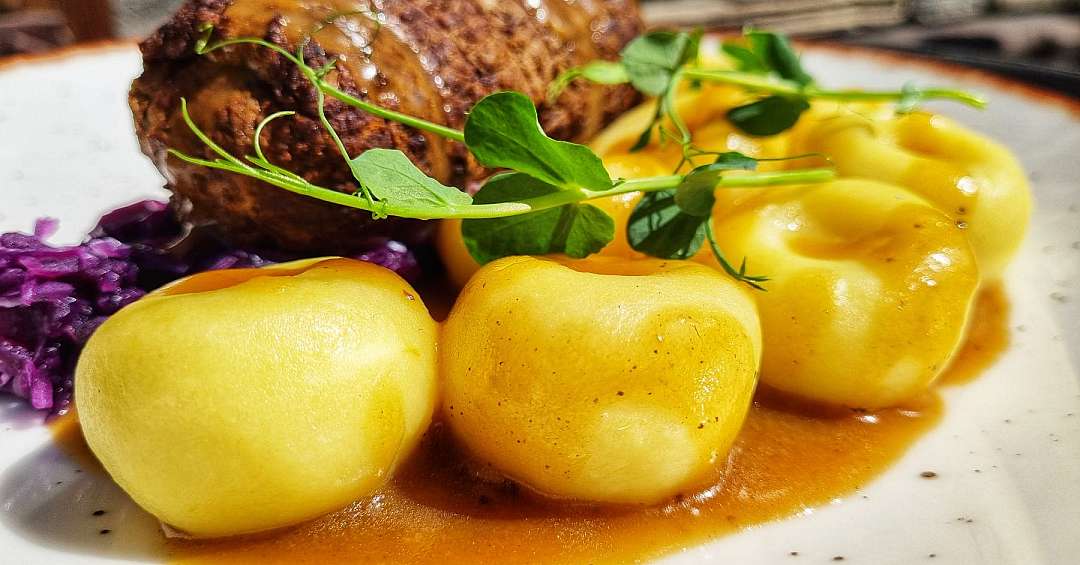 Patryk Osadnik: Łączy nas rolada, gumiklyjzy, modro i żur. Kuchnia to ...