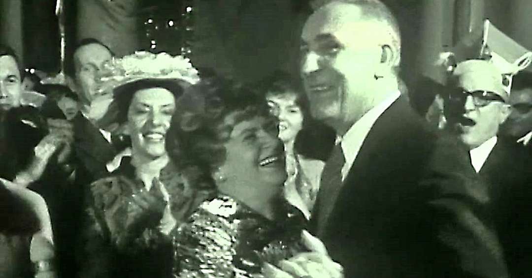 Sylwestrowy bal na 750 par w katowickiej Hali Parkowej w PRL-u, rewie i ...