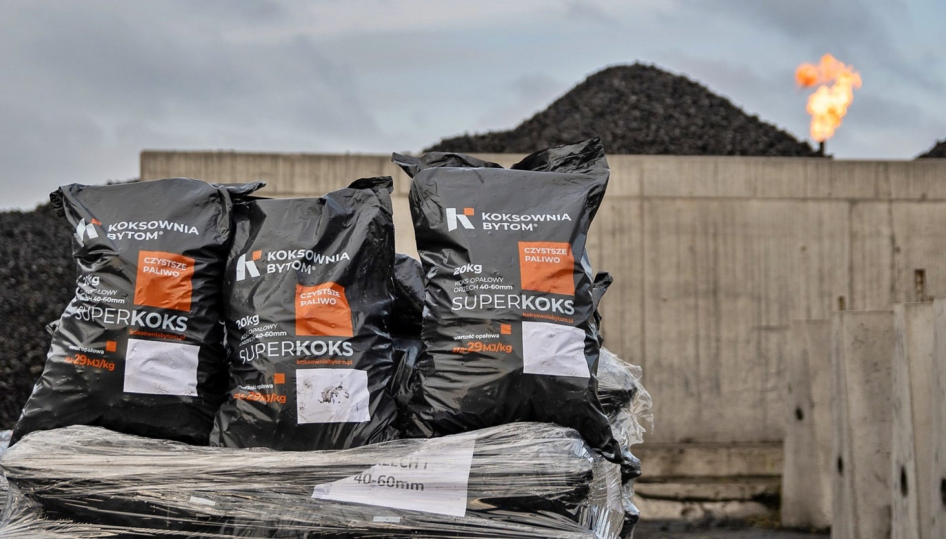 Węgla nie ma, ale w Bytomiu mają koks. Superkoks do domowych pieców ...