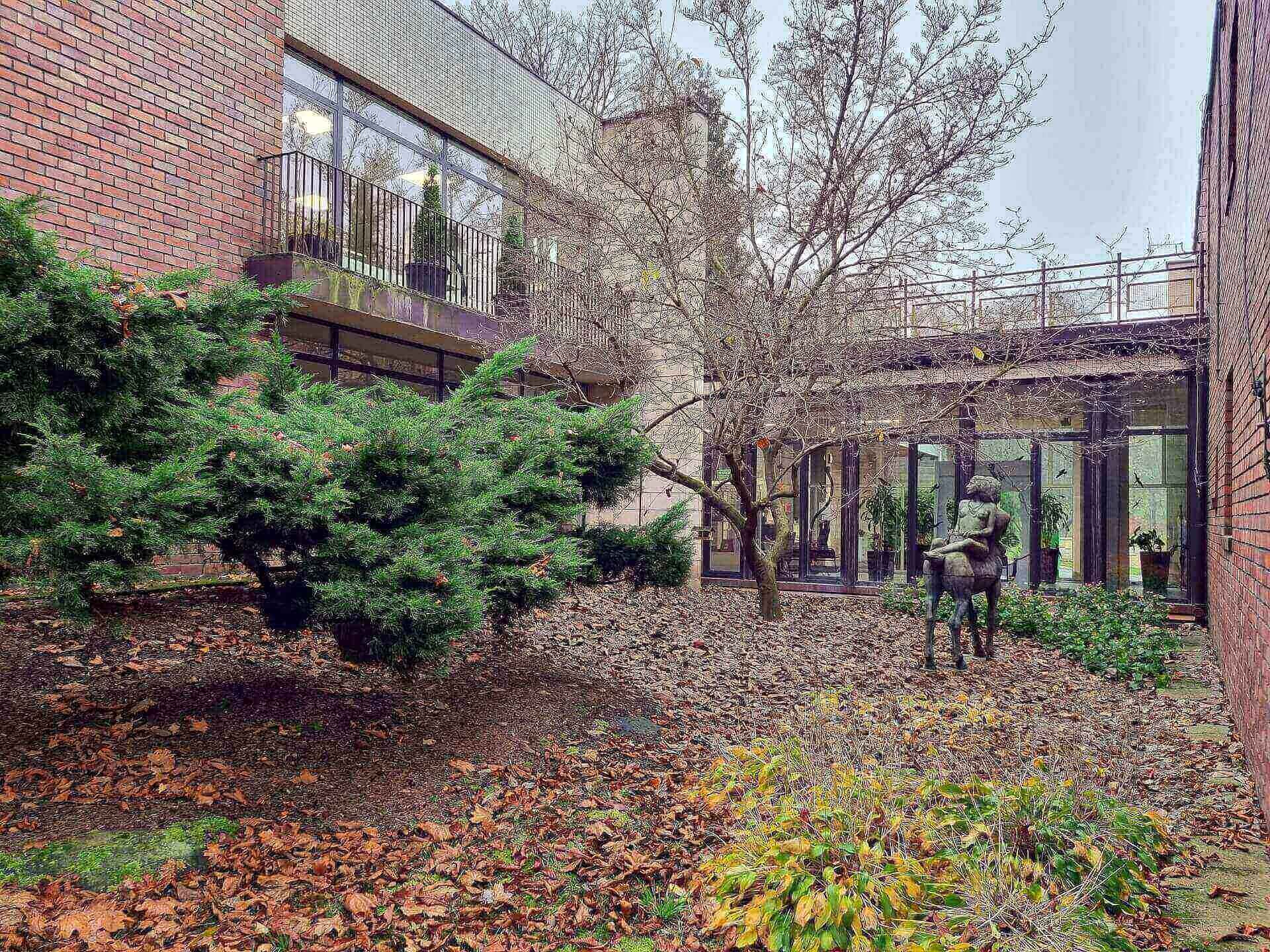 Dyrekcja Parku Śląskiego to też klasyczna architektura Wojewódzkiego ...