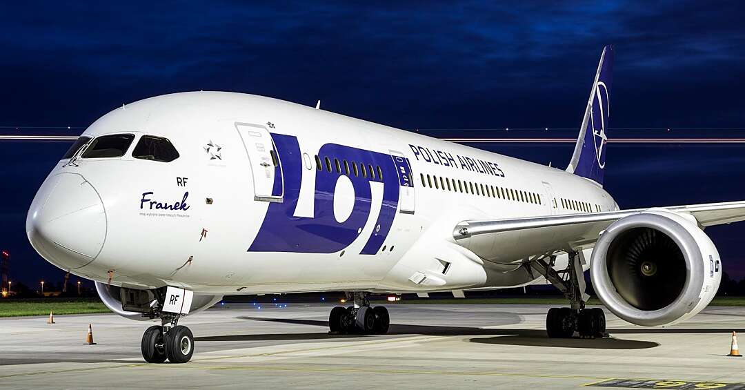Staże w Polskich Liniach Lotniczych LOT dla studentów Politechniki ...