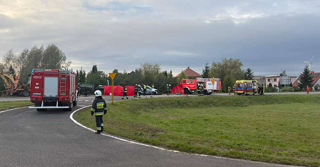 Tragiczny wypadek drogowy w Wielowsi (powiat gliwicki) na DW 901. Nie żyją dwie osoby. Droga ...
