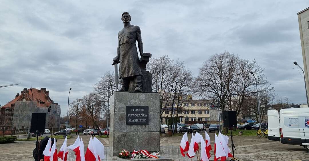 Chorzów: Pomnik Powstańca Śląskiego odsłonięty... po raz trzeci ...
