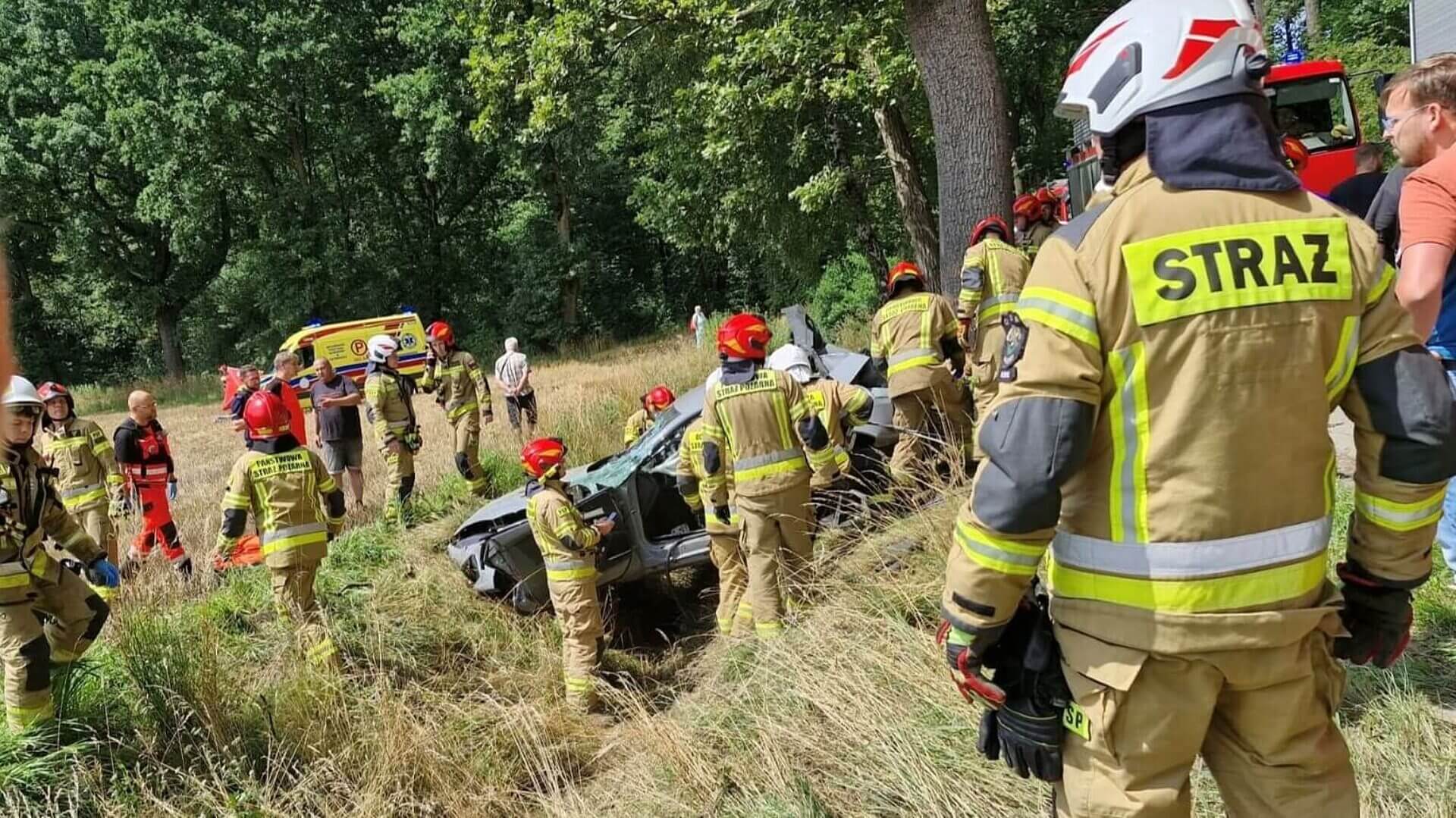Mikołów: Tragiczny wypadek. Na miejsce wezwano śmigłowiec LPR. Nie żyją dwie osoby - Informacje ...