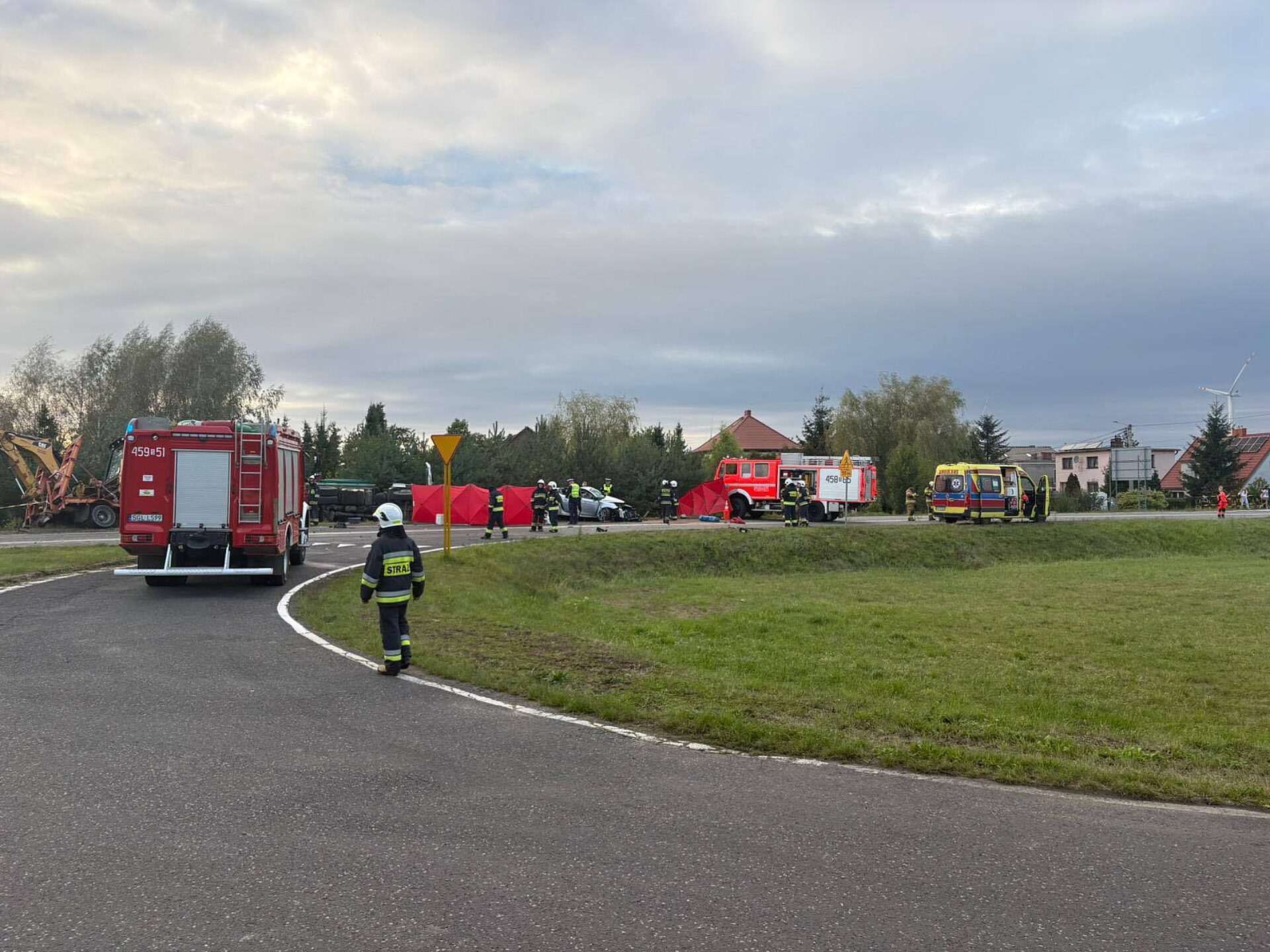 Tragiczny wypadek drogowy w Wielowsi (powiat gliwicki) na DW 901. Nie żyją dwie osoby. Droga ...