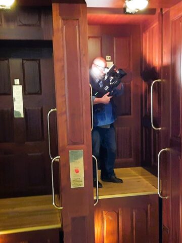 Paternoster, czyli winda paciorkowa, która jeździ też w bok, odnowiona ...